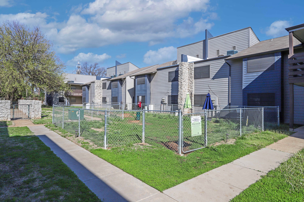 Apartments in Norman OK | Landry Apartment Homes | (405) 364-9414